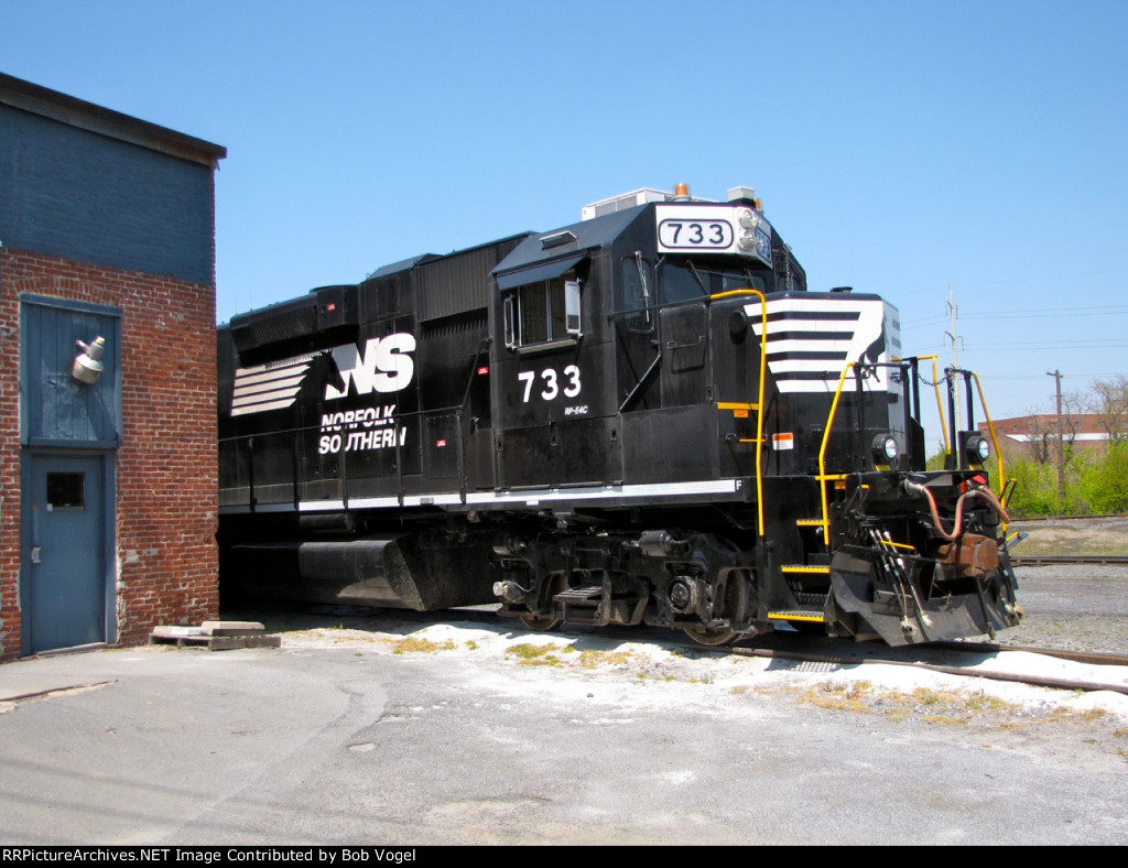 NS 733